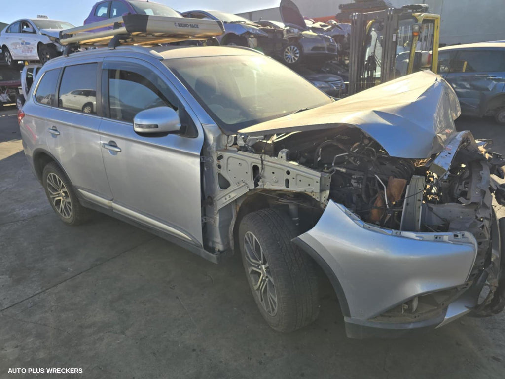 2016 Mitsubishi Outlander Rear Garnish