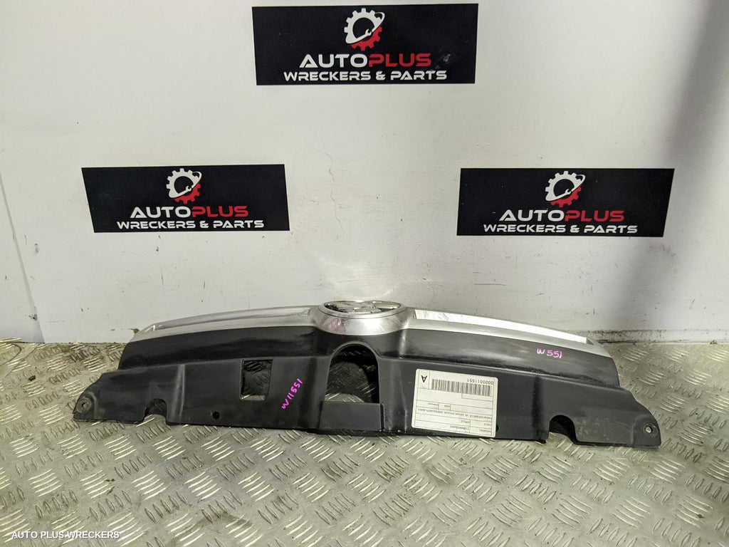 2008 Holden Commodore Grille